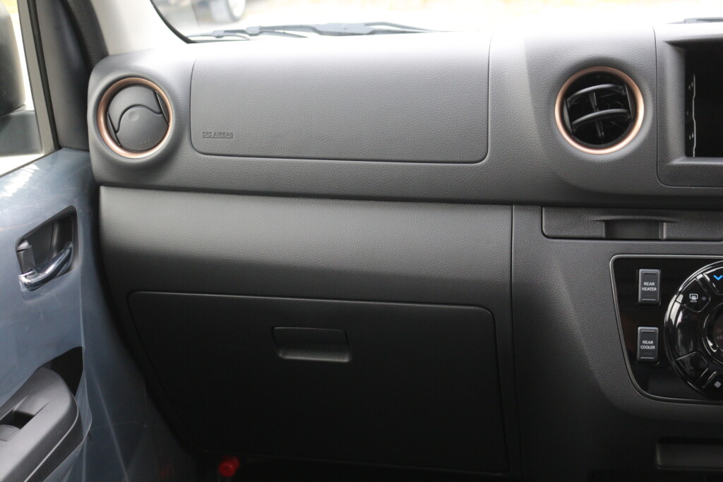 神奈川県のK様♪新車キャラバン GRANDプレミアムGX 2.0G 2WD♪8人乗り 5ナンバー乗用登録♪ | 200系ハイエース専門店 ...